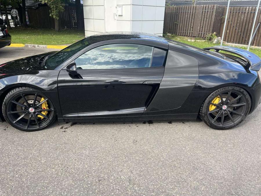 Black Audi R8 2011 in Vilnius, with an engine capacity of 5.20 L and mileage of 69 thousand km for 75000 €, photo 10 on AUTOMOTO.COM.LV