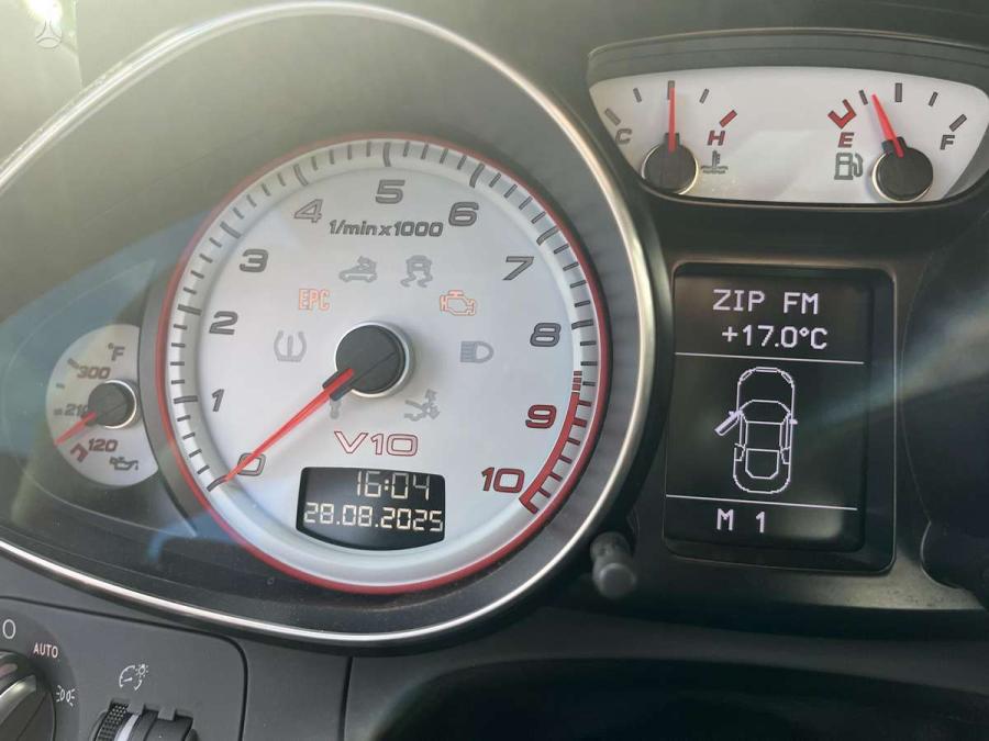 Black Audi R8 2011 in Vilnius, with an engine capacity of 5.20 L and mileage of 69 thousand km for 75000 €, photo 12 on AUTOMOTO.COM.LV