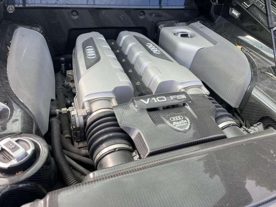 Black Audi R8 2011 in Vilnius, with an engine capacity of 5.20 L and mileage of 69 thousand km for 75000 €, photo 14 on AUTOMOTO.COM.LV