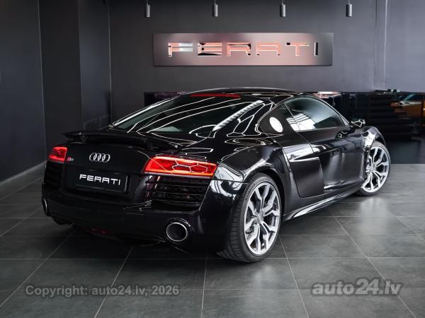 Black Audi R8 2014 in Tallinn, with an engine capacity of 5.20 L and mileage of 15 thousand km for 104900 €, photo 3 on AUTOMOTO.COM.LV