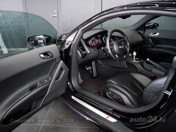 Black Audi R8 2014 in Tallinn, with an engine capacity of 5.20 L and mileage of 15 thousand km for 104900 €, photo 5 on AUTOMOTO.COM.LV