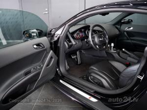 Black Audi R8 2014 in Tallinn, with an engine capacity of 5.20 L and mileage of 15 thousand km for 104900 €, photo 6 on AUTOMOTO.COM.LV