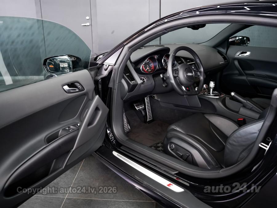 Black Audi R8 2014 in Tallinn, with an engine capacity of 5.20 L and mileage of 15 thousand km for 104900 €, photo 6 on AUTOMOTO.COM.LV