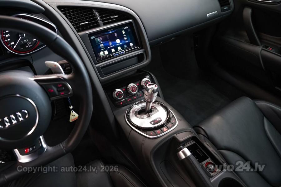 Black Audi R8 2014 in Tallinn, with an engine capacity of 5.20 L and mileage of 15 thousand km for 104900 €, photo 9 on AUTOMOTO.COM.LV