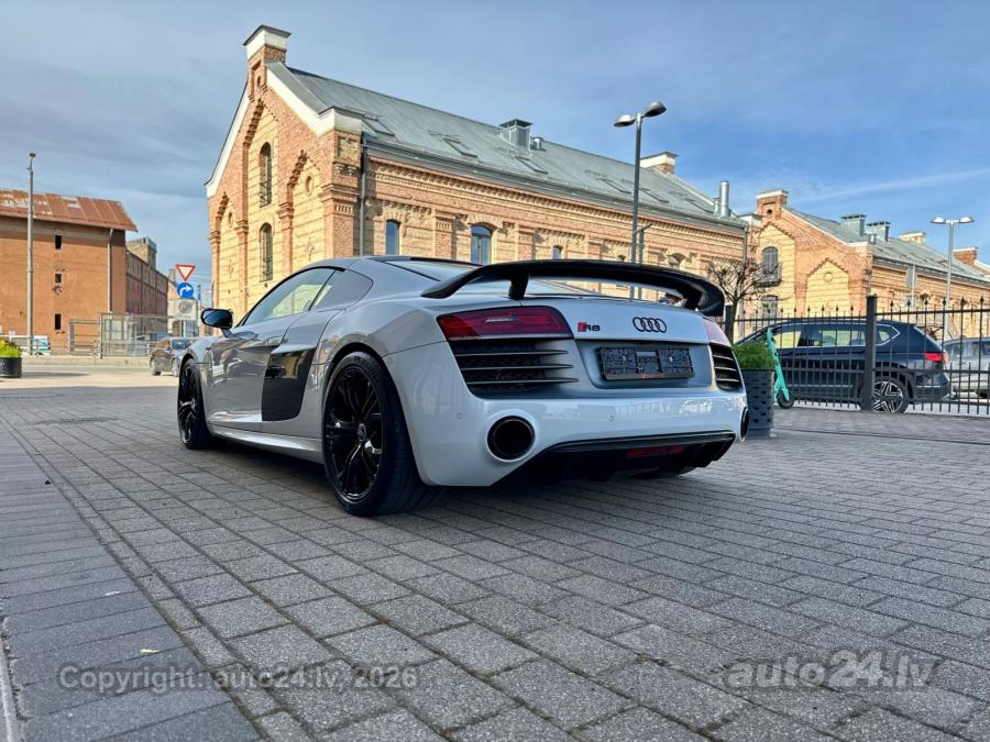 Grey Audi R8 2014 in Riga, with an engine capacity of 5.20 L and mileage of 59 thousand km for 79500 €, photo 5 on AUTOMOTO.COM.LV