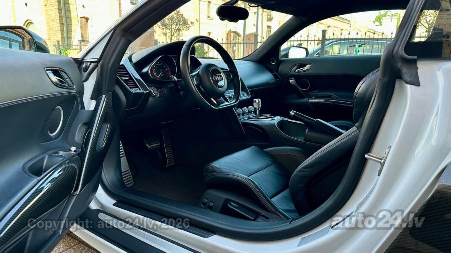 Grey Audi R8 2014 in Riga, with an engine capacity of 5.20 L and mileage of 59 thousand km for 79500 €, photo 16 on AUTOMOTO.COM.LV