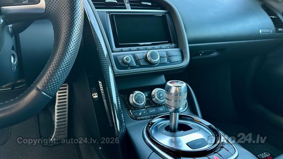 Grey Audi R8 2014 in Riga, with an engine capacity of 5.20 L and mileage of 59 thousand km for 79500 €, photo 18 on AUTOMOTO.COM.LV