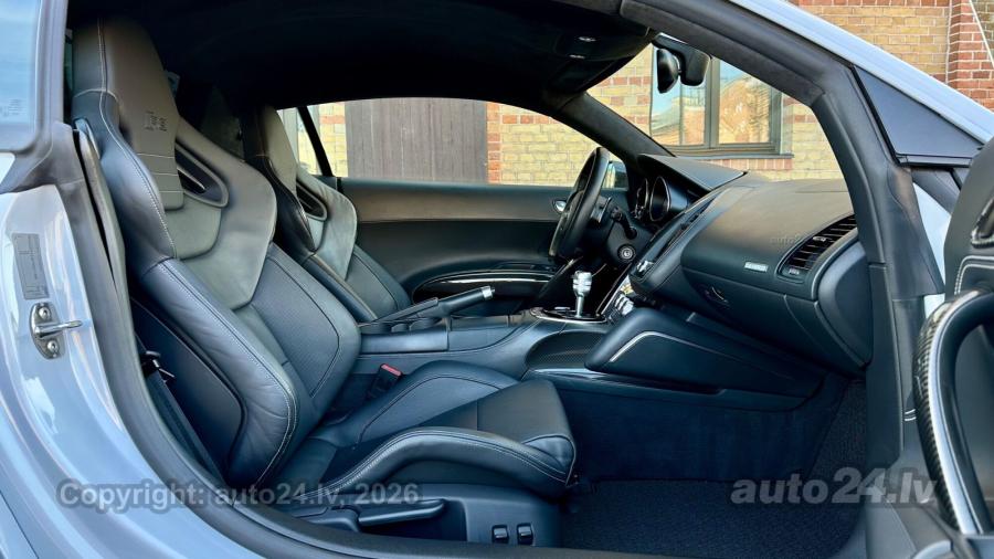 Grey Audi R8 2014 in Riga, with an engine capacity of 5.20 L and mileage of 59 thousand km for 79500 €, photo 20 on AUTOMOTO.COM.LV