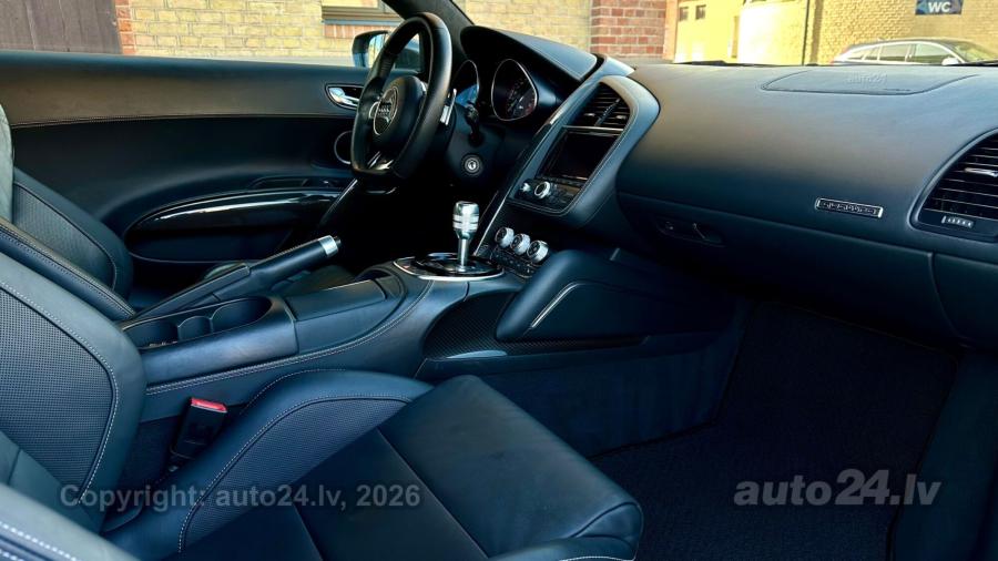 Grey Audi R8 2014 in Riga, with an engine capacity of 5.20 L and mileage of 59 thousand km for 79500 €, photo 21 on AUTOMOTO.COM.LV