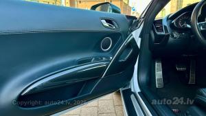 Grey Audi R8 2014 in Riga, with an engine capacity of 5.20 L and mileage of 59 thousand km for 79500 €, photo 23 on AUTOMOTO.COM.LV