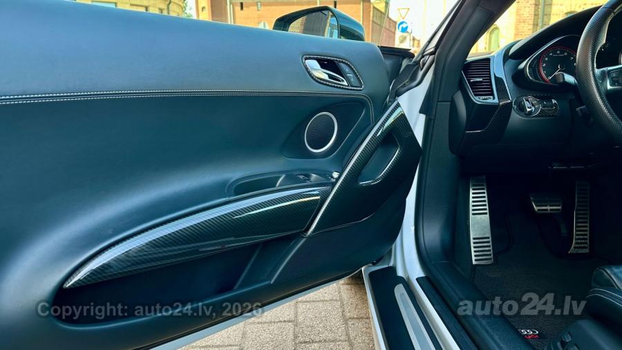 Grey Audi R8 2014 in Riga, with an engine capacity of 5.20 L and mileage of 59 thousand km for 79500 €, photo 23 on AUTOMOTO.COM.LV