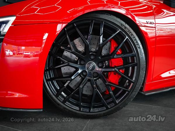 Red Audi R8 2016 in Tallinn, with an engine capacity of 5.20 L and mileage of 78 thousand km for 119900 €, photo 5 on AUTOMOTO.COM.LV