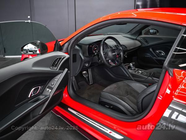 Red Audi R8 2016 in Tallinn, with an engine capacity of 5.20 L and mileage of 78 thousand km for 119900 €, photo 6 on AUTOMOTO.COM.LV