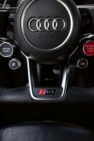Violets Audi R8 2018 Viļņa, ar dzinēja tilpumu 5.20 L un nobraukumu 41 tūkst. km par 110000 €, foto 7 vietnē AUTOMOTO.COM.LV