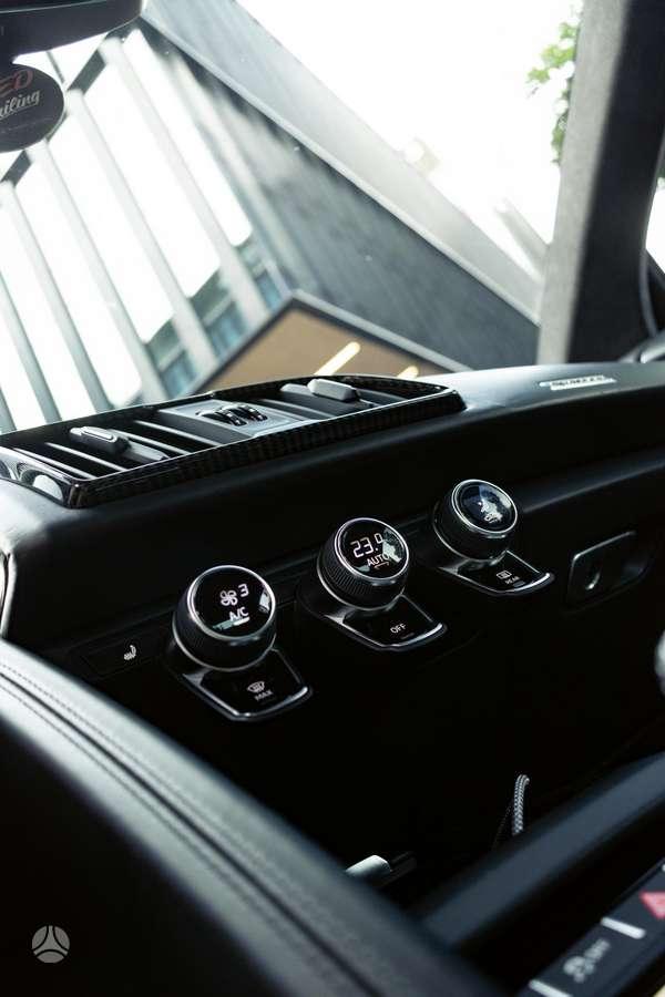 Violets Audi R8 2018 Viļņa, ar dzinēja tilpumu 5.20 L un nobraukumu 41 tūkst. km par 110000 €, foto 9 vietnē AUTOMOTO.COM.LV