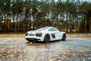 Balts Audi R8 2016 Kauņa, ar dzinēja tilpumu 5.20 L un nobraukumu 29 tūkst. km par 110000 €, foto 3 vietnē AUTOMOTO.COM.LV