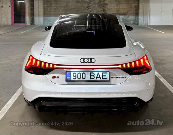 Balts Audi RS e-tron GT 2021 Tallina, ar dzinēja tilpumu 0.00 L un nobraukumu 42 tūkst. km par 66890 €, foto 3 vietnē AUTOMOTO.COM.LV