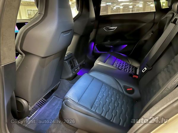 Balts Audi RS e-tron GT 2021 Tallina, ar dzinēja tilpumu 0.00 L un nobraukumu 42 tūkst. km par 66890 €, foto 11 vietnē AUTOMOTO.COM.LV