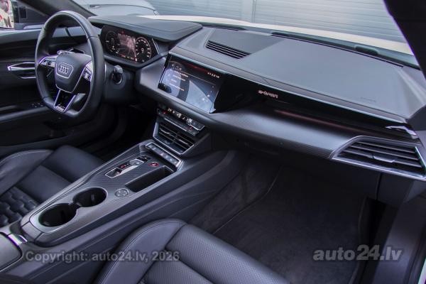 Balts Audi RS e-tron GT 2021 Tallina, ar dzinēja tilpumu 0.00 L un nobraukumu 42 tūkst. km par 65900 €, foto 3 vietnē AUTOMOTO.COM.LV