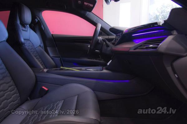 Balts Audi RS e-tron GT 2021 Tallina, ar dzinēja tilpumu 0.00 L un nobraukumu 42 tūkst. km par 65900 €, foto 4 vietnē AUTOMOTO.COM.LV