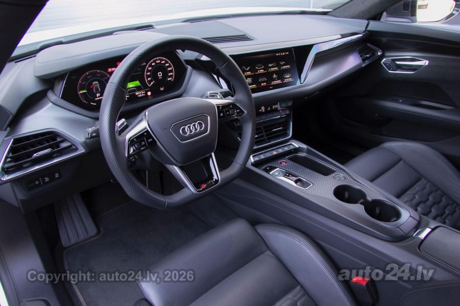 White Audi RS e-tron GT 2021 in Tallinn, with an engine capacity of 0.00 L and mileage of 42 thousand km for 65900 €, photo 7 on AUTOMOTO.COM.LV