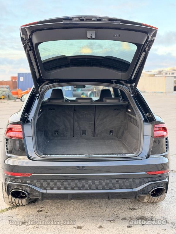 Melns Audi RS Q8 2022 Tallina, ar dzinēja tilpumu 4.00 L un nobraukumu 96 tūkst. km par 105000 €, foto 11 vietnē AUTOMOTO.COM.LV