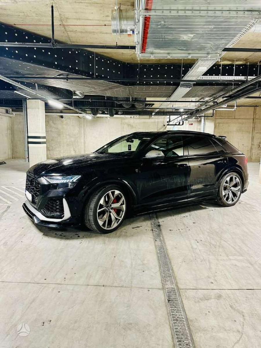 Black Audi RS Q8 2022 in Vilnius, with an engine capacity of 4.00 L and mileage of 60 thousand km for 95000 €, photo 4 on AUTOMOTO.COM.LV