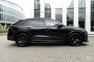 Black Audi RS Q8 2021 in Vilnius, with an engine capacity of 4.00 L and mileage of 54 thousand km for 95000 €, photo 13 on AUTOMOTO.COM.LV