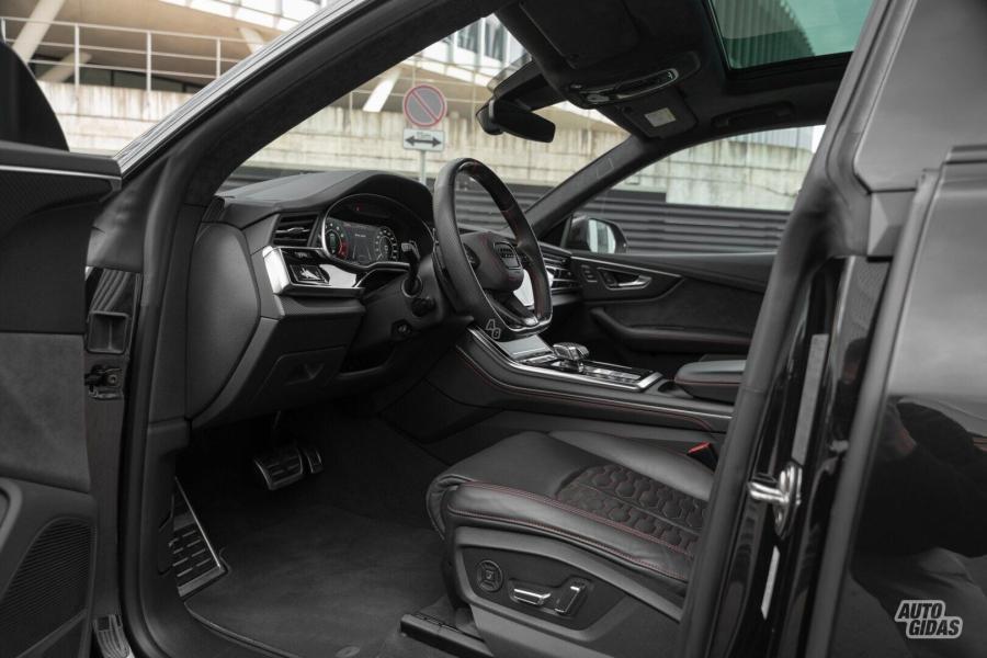 Black Audi RS Q8 2021 in Vilnius, with an engine capacity of 4.00 L and mileage of 54 thousand km for 95000 €, photo 17 on AUTOMOTO.COM.LV