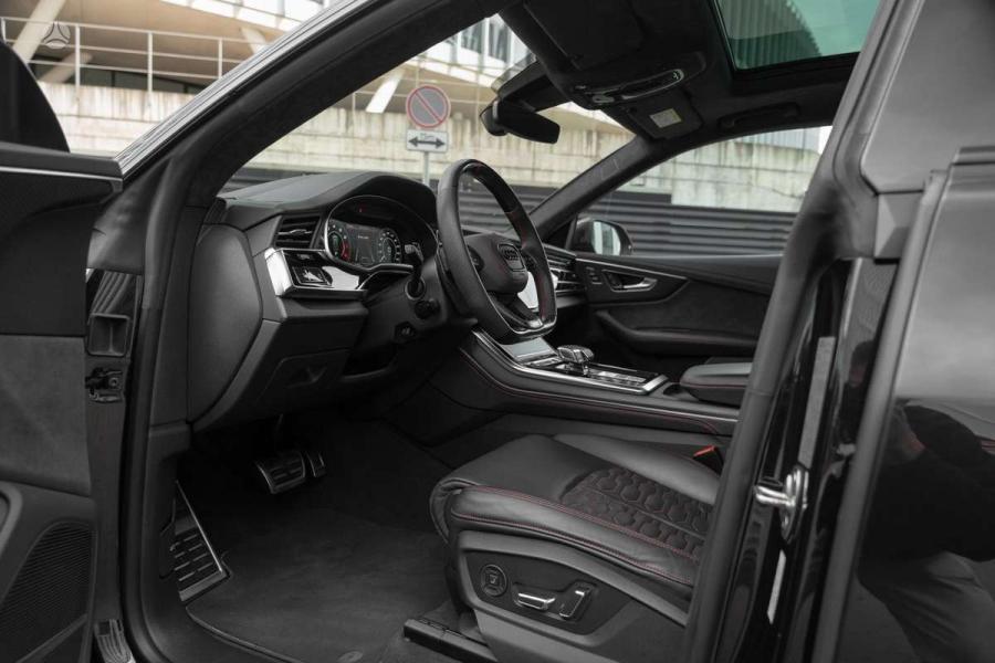 Melns Audi RS Q8 2021 Viļņa, ar dzinēja tilpumu 4.00 L un nobraukumu 54 tūkst. km par 92500 €, foto 17 vietnē AUTOMOTO.COM.LV