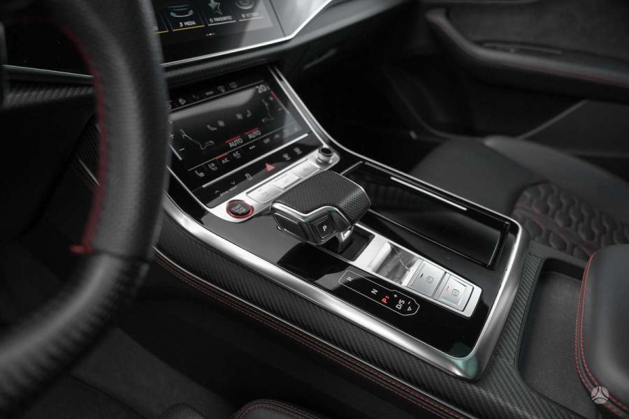 Melns Audi RS Q8 2021 Viļņa, ar dzinēja tilpumu 4.00 L un nobraukumu 54 tūkst. km par 92500 €, foto 19 vietnē AUTOMOTO.COM.LV