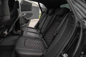Melns Audi RS Q8 2021 Viļņa, ar dzinēja tilpumu 4.00 L un nobraukumu 54 tūkst. km par 92500 €, foto 23 vietnē AUTOMOTO.COM.LV