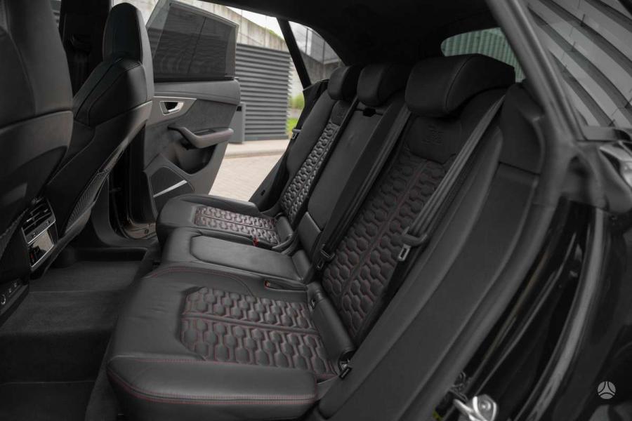 Melns Audi RS Q8 2021 Viļņa, ar dzinēja tilpumu 4.00 L un nobraukumu 54 tūkst. km par 92500 €, foto 23 vietnē AUTOMOTO.COM.LV