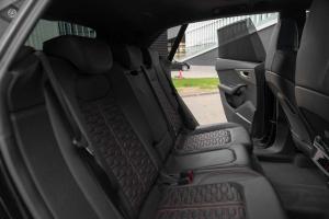 Melns Audi RS Q8 2021 Viļņa, ar dzinēja tilpumu 4.00 L un nobraukumu 54 tūkst. km par 92500 €, foto 24 vietnē AUTOMOTO.COM.LV