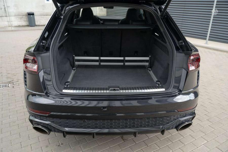 Melns Audi RS Q8 2021 Viļņa, ar dzinēja tilpumu 4.00 L un nobraukumu 54 tūkst. km par 92500 €, foto 29 vietnē AUTOMOTO.COM.LV