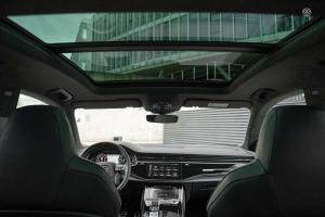 Melns Audi RS Q8 2021 Viļņa, ar dzinēja tilpumu 4.00 L un nobraukumu 54 tūkst. km par 92500 €, foto 30 vietnē AUTOMOTO.COM.LV