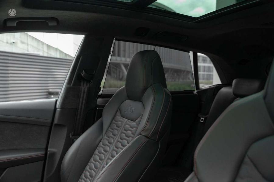 Melns Audi RS Q8 2021 Viļņa, ar dzinēja tilpumu 4.00 L un nobraukumu 54 tūkst. km par 92500 €, foto 31 vietnē AUTOMOTO.COM.LV