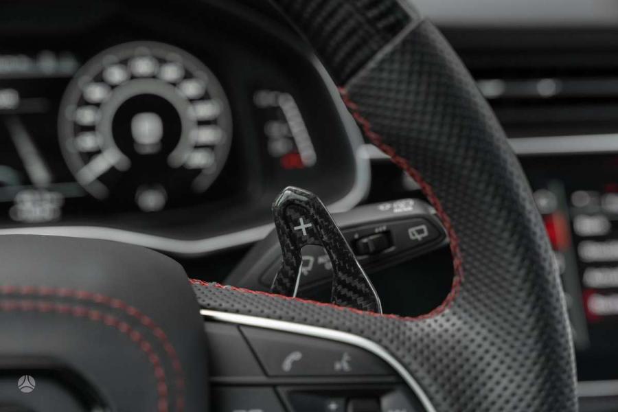 Melns Audi RS Q8 2021 Viļņa, ar dzinēja tilpumu 4.00 L un nobraukumu 54 tūkst. km par 92500 €, foto 40 vietnē AUTOMOTO.COM.LV