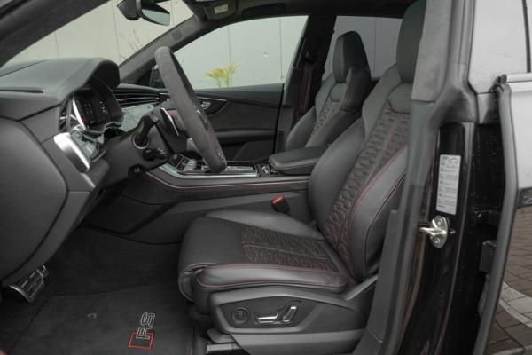 Melns Audi RS Q8 2021 Viļņa, ar dzinēja tilpumu 4.00 L un nobraukumu 72 tūkst. km par 88000 €, foto 10 vietnē AUTOMOTO.COM.LV