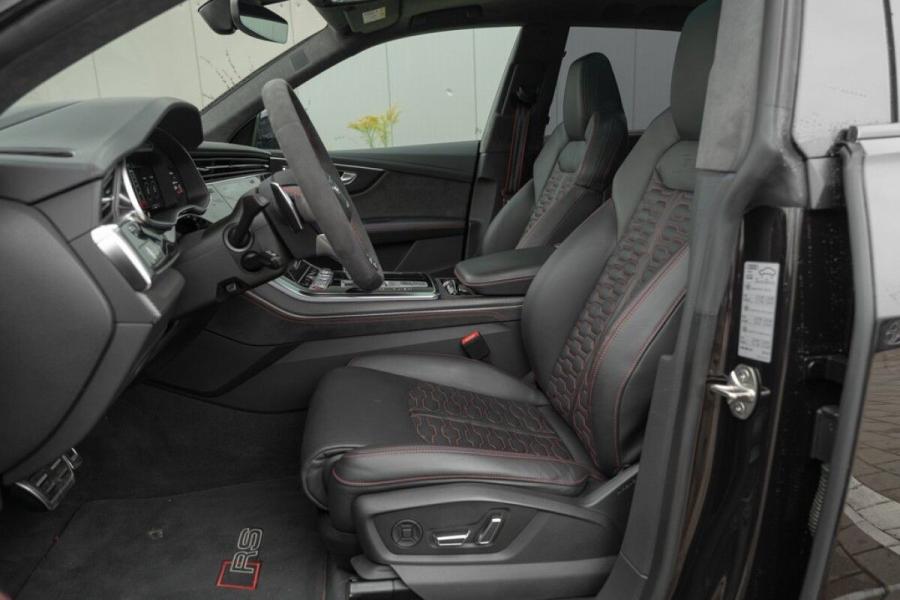 Melns Audi RS Q8 2021 Viļņa, ar dzinēja tilpumu 4.00 L un nobraukumu 72 tūkst. km par 88000 €, foto 10 vietnē AUTOMOTO.COM.LV