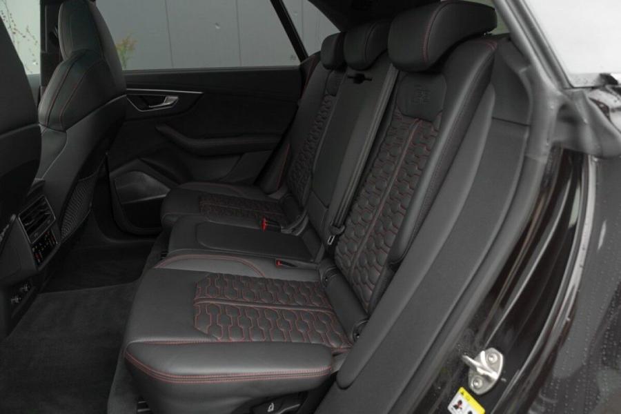 Melns Audi RS Q8 2021 Viļņa, ar dzinēja tilpumu 4.00 L un nobraukumu 72 tūkst. km par 88000 €, foto 12 vietnē AUTOMOTO.COM.LV