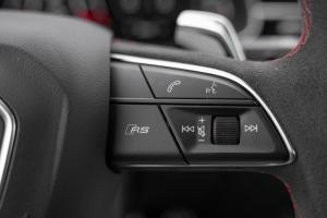 Melns Audi RS Q8 2021 Viļņa, ar dzinēja tilpumu 4.00 L un nobraukumu 72 tūkst. km par 88000 €, foto 18 vietnē AUTOMOTO.COM.LV