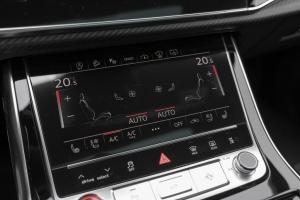 Melns Audi RS Q8 2021 Viļņa, ar dzinēja tilpumu 4.00 L un nobraukumu 72 tūkst. km par 88000 €, foto 22 vietnē AUTOMOTO.COM.LV