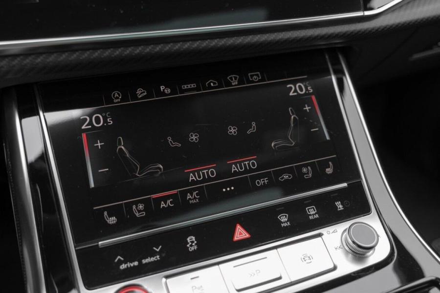 Melns Audi RS Q8 2021 Viļņa, ar dzinēja tilpumu 4.00 L un nobraukumu 72 tūkst. km par 88000 €, foto 22 vietnē AUTOMOTO.COM.LV