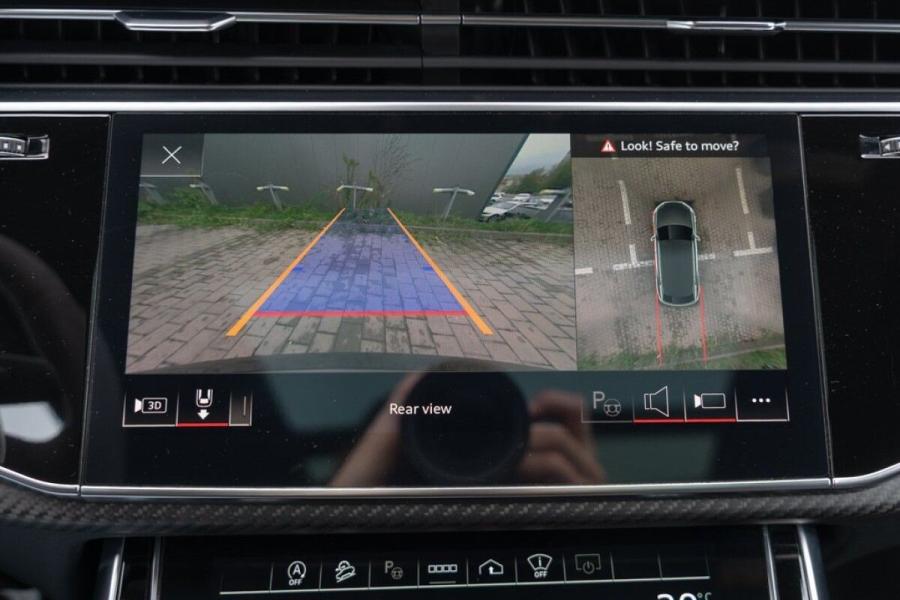 Melns Audi RS Q8 2021 Viļņa, ar dzinēja tilpumu 4.00 L un nobraukumu 72 tūkst. km par 88000 €, foto 25 vietnē AUTOMOTO.COM.LV
