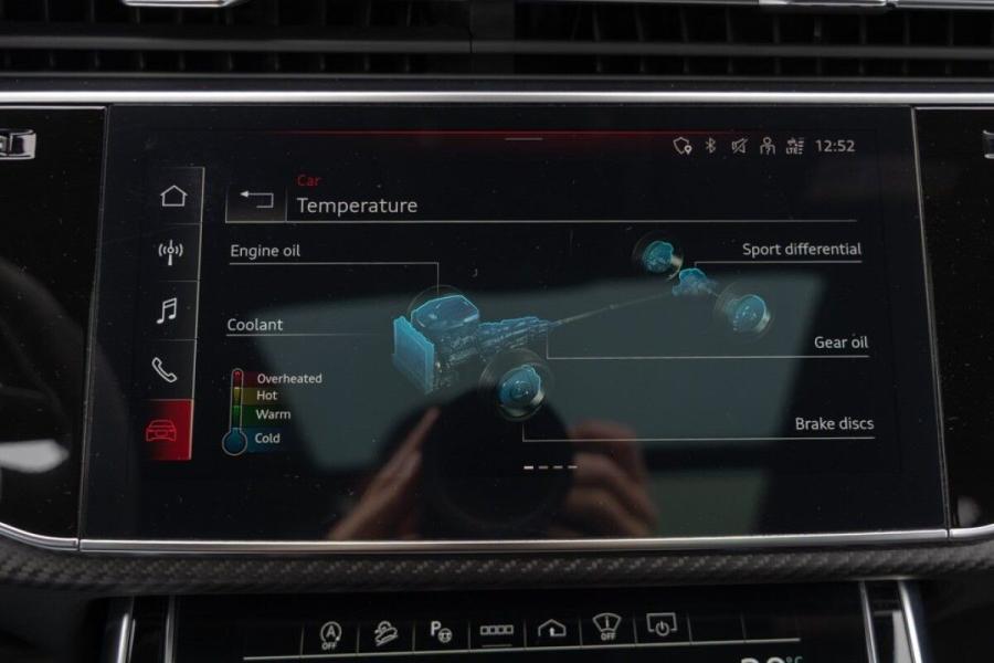 Melns Audi RS Q8 2021 Viļņa, ar dzinēja tilpumu 4.00 L un nobraukumu 72 tūkst. km par 88000 €, foto 28 vietnē AUTOMOTO.COM.LV