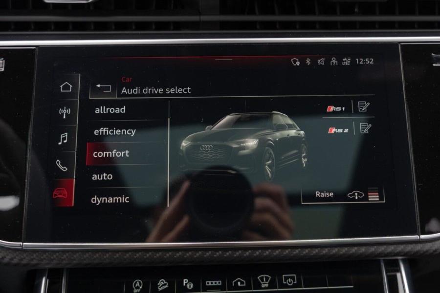 Melns Audi RS Q8 2021 Viļņa, ar dzinēja tilpumu 4.00 L un nobraukumu 72 tūkst. km par 88000 €, foto 29 vietnē AUTOMOTO.COM.LV