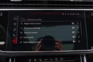 Melns Audi RS Q8 2021 Viļņa, ar dzinēja tilpumu 4.00 L un nobraukumu 72 tūkst. km par 88000 €, foto 30 vietnē AUTOMOTO.COM.LV