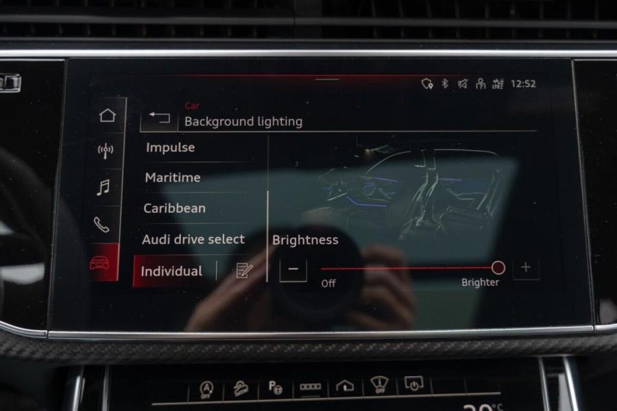 Melns Audi RS Q8 2021 Viļņa, ar dzinēja tilpumu 4.00 L un nobraukumu 72 tūkst. km par 88000 €, foto 32 vietnē AUTOMOTO.COM.LV