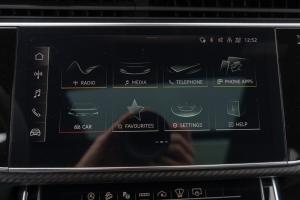 Melns Audi RS Q8 2021 Viļņa, ar dzinēja tilpumu 4.00 L un nobraukumu 72 tūkst. km par 88000 €, foto 33 vietnē AUTOMOTO.COM.LV